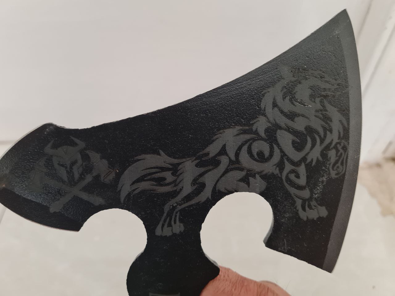 تبر دسته چوبی۴۰ سانتی با طرح گرگ مدل Axe 001 - تبر وایکینگ